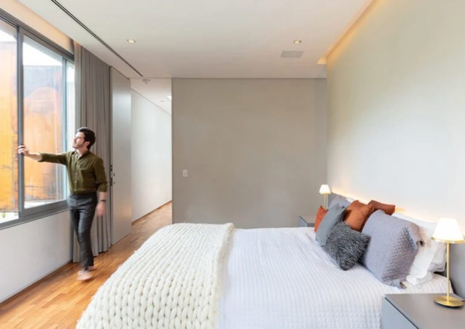 Bento House Blends Privacy and Openness in One Home