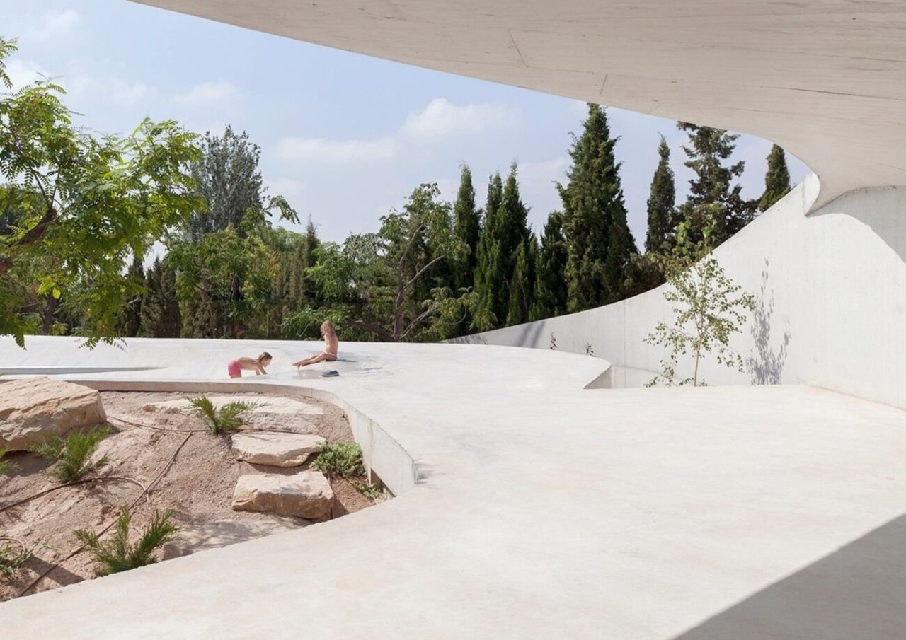 Casa Toto: Building on Irregular Lots With Style