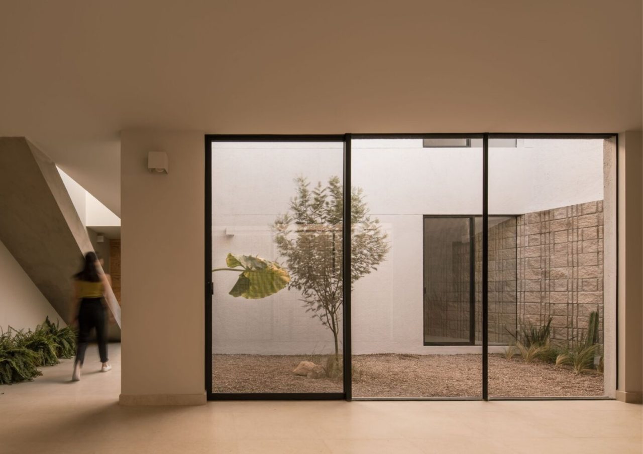Enigma House in Mexico Wraps in Subtle Sophistication