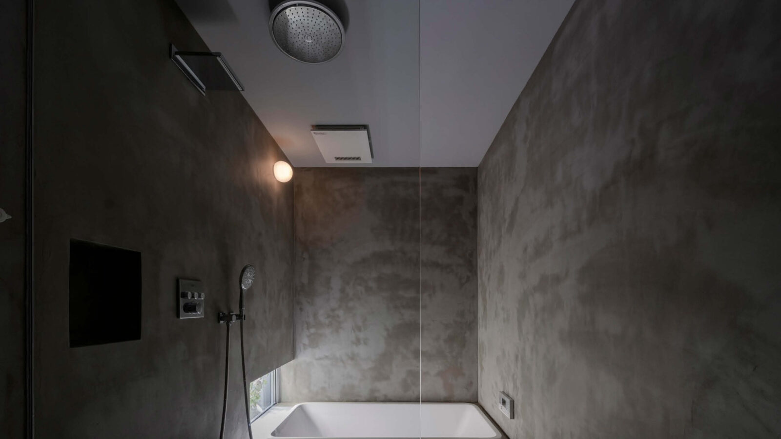 This Japanese House Features a Membrane Roof