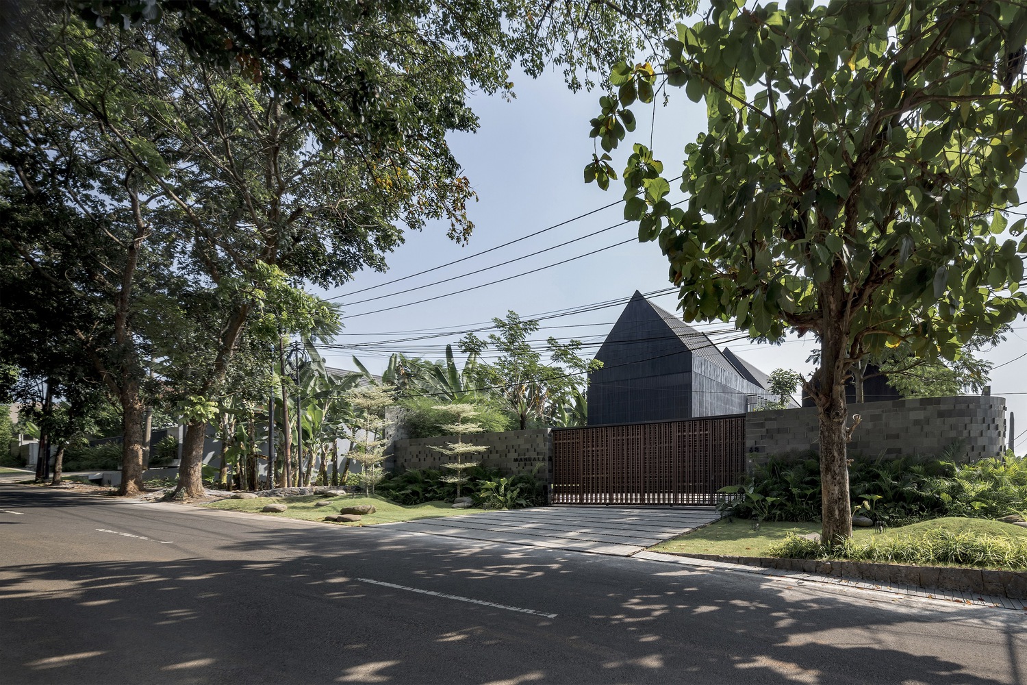 Halo House Adds Clever Innovation to Traditional Design