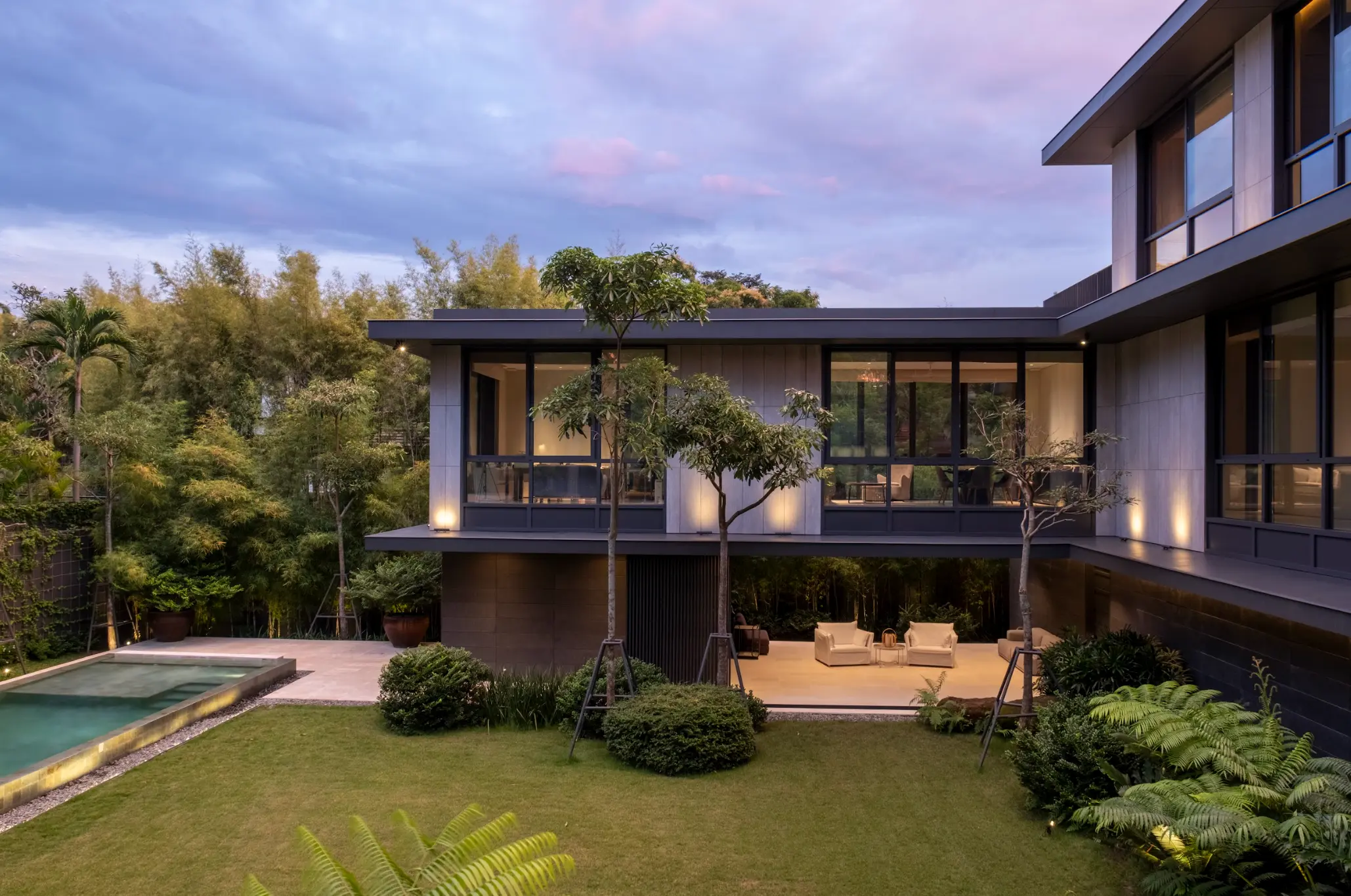 Cuerva Residence: Nature Meets Modern